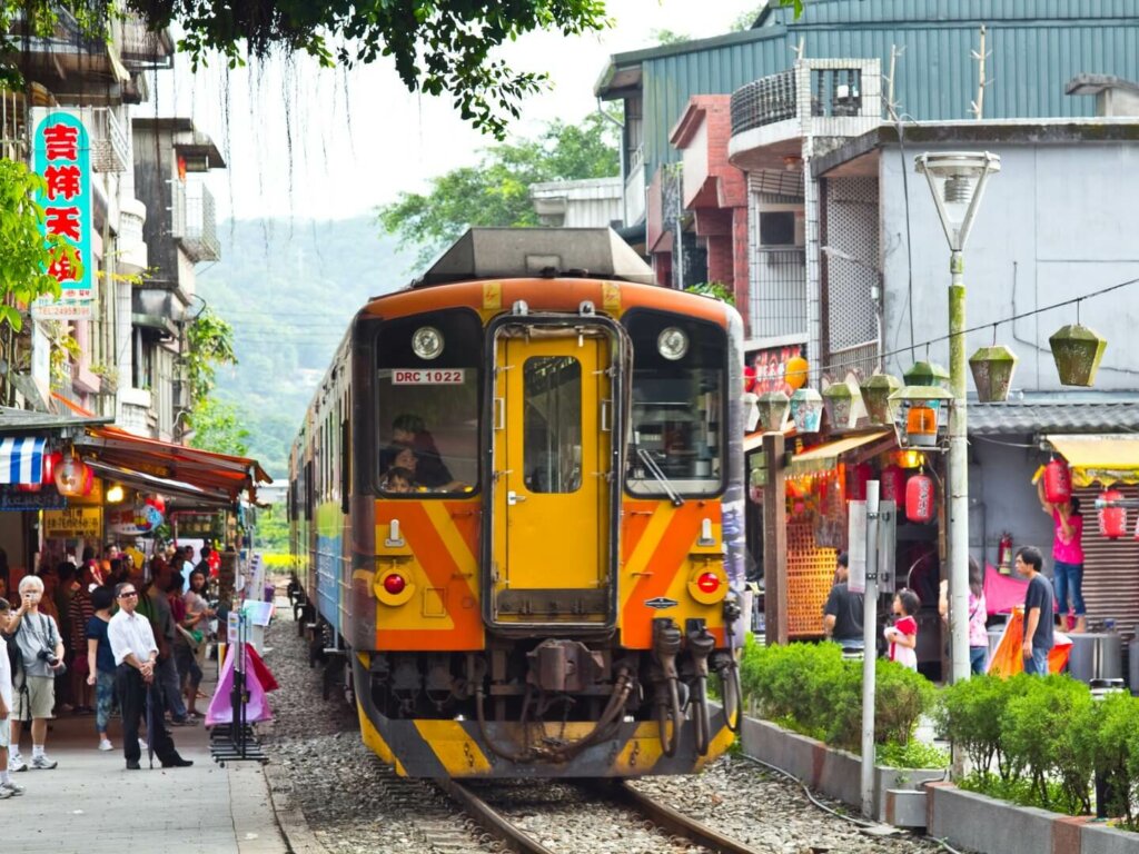 Explore Yehliu, Jiufen, & Pingxi for a Day | Edison Tours