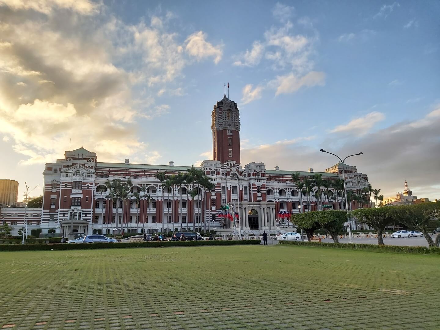Explore the Coolest Street in Asia – Yongkang Street | Edison Tours