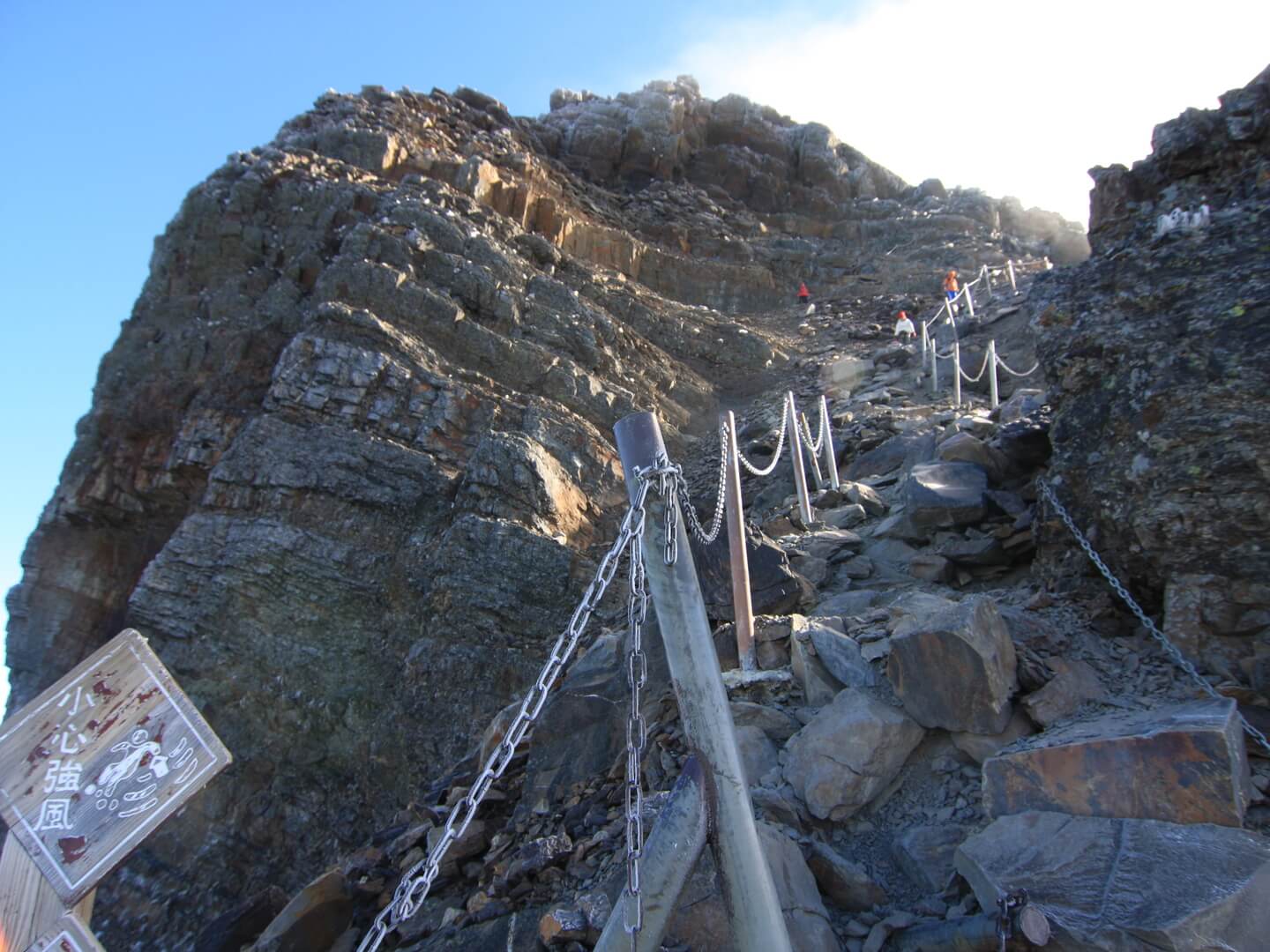 Climbing Jade Mountain – Taiwan’s Highest Peak | Edison Tours