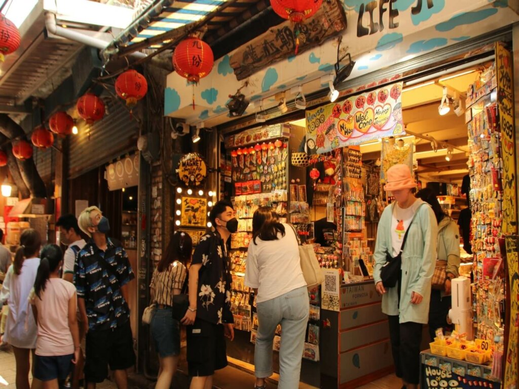 Jiufen Night Tour from Taipei | Edison Tours